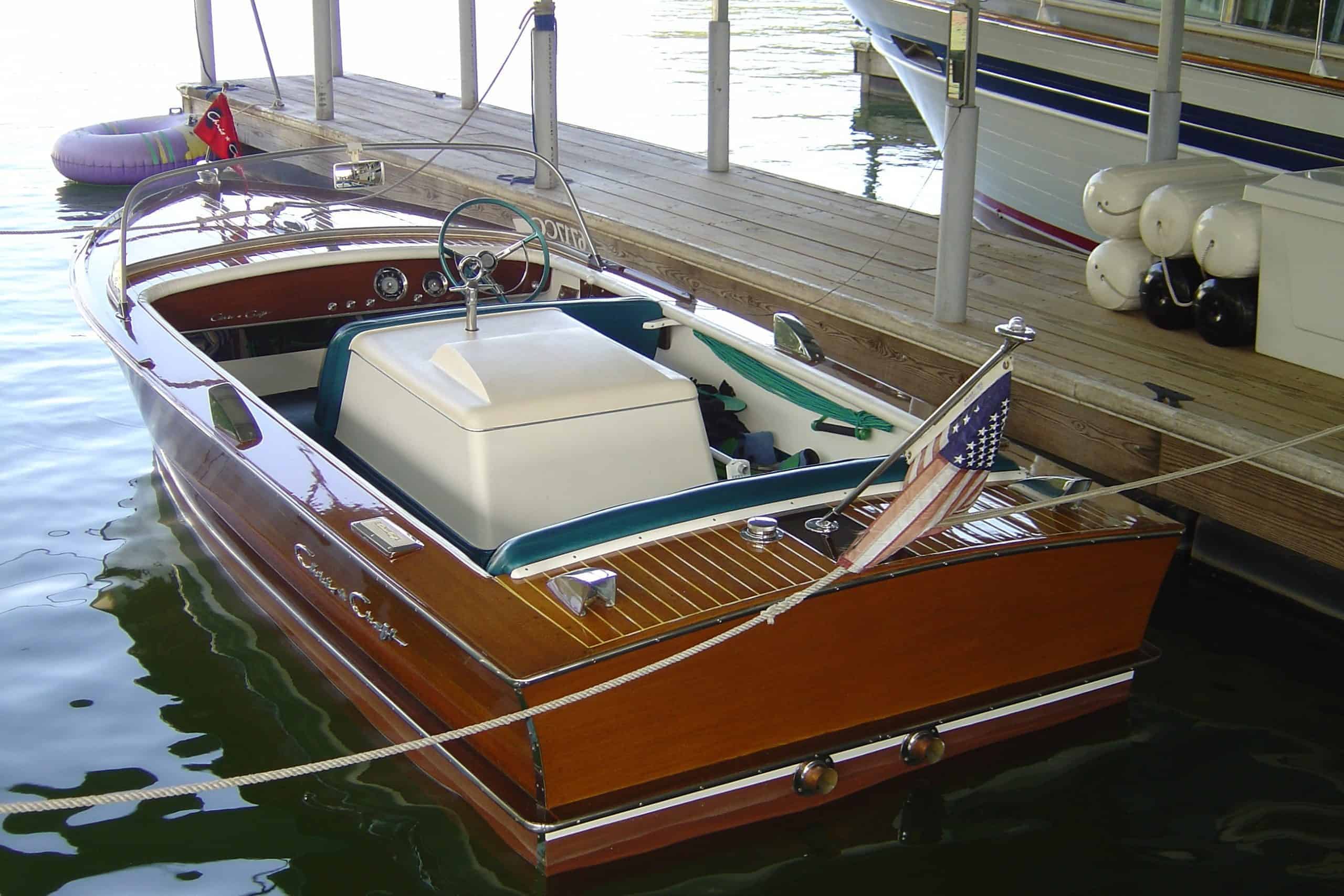 17' Chris-Craft Runabout (1967) - SASSY - Worldwide Classic Boat Show